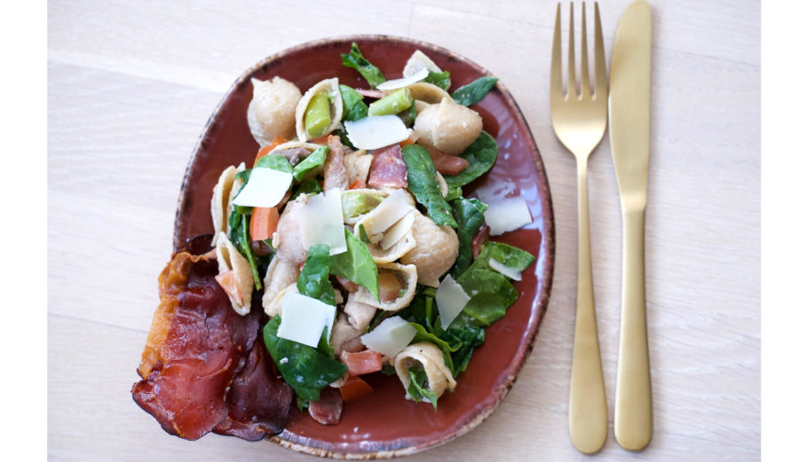 Pastasalat med kylling og sprød skinke | Dagens tallerken