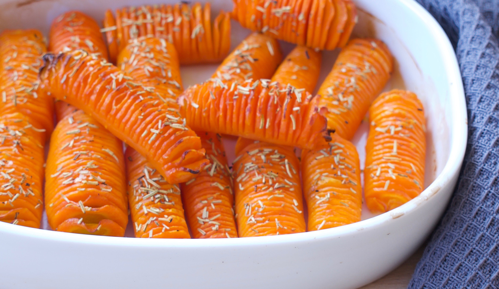 Gulerodssuppe med timian og sprøde kikærter | Dagens tallerken