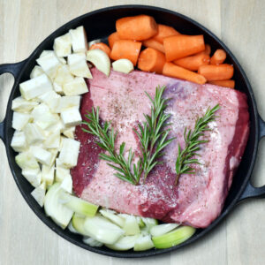 Langtidsstegt oksespidsbryst i øl og rodfrugter - klik for at se opskriften