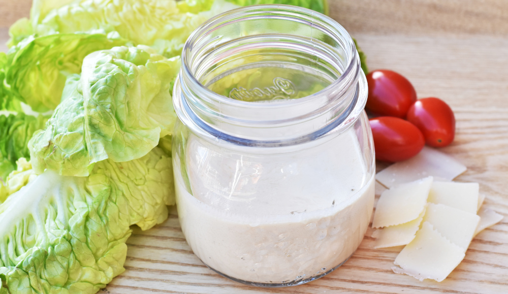 Cæsarsalat - få opskriften her med den helt rigtige dressing