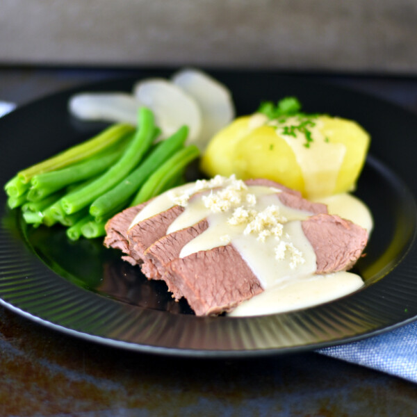 Spidsbryst i peberrodssauce | Dagens tallerken