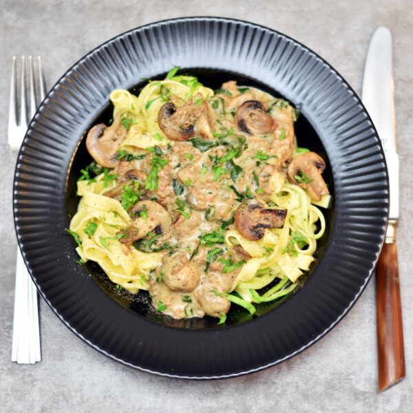 Champignon stroganoff - få opskriften på en skøn hverdagsret