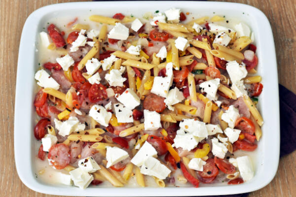 Bagt pasta med feta, kylling og tomater - one pot | Dagens tallerken